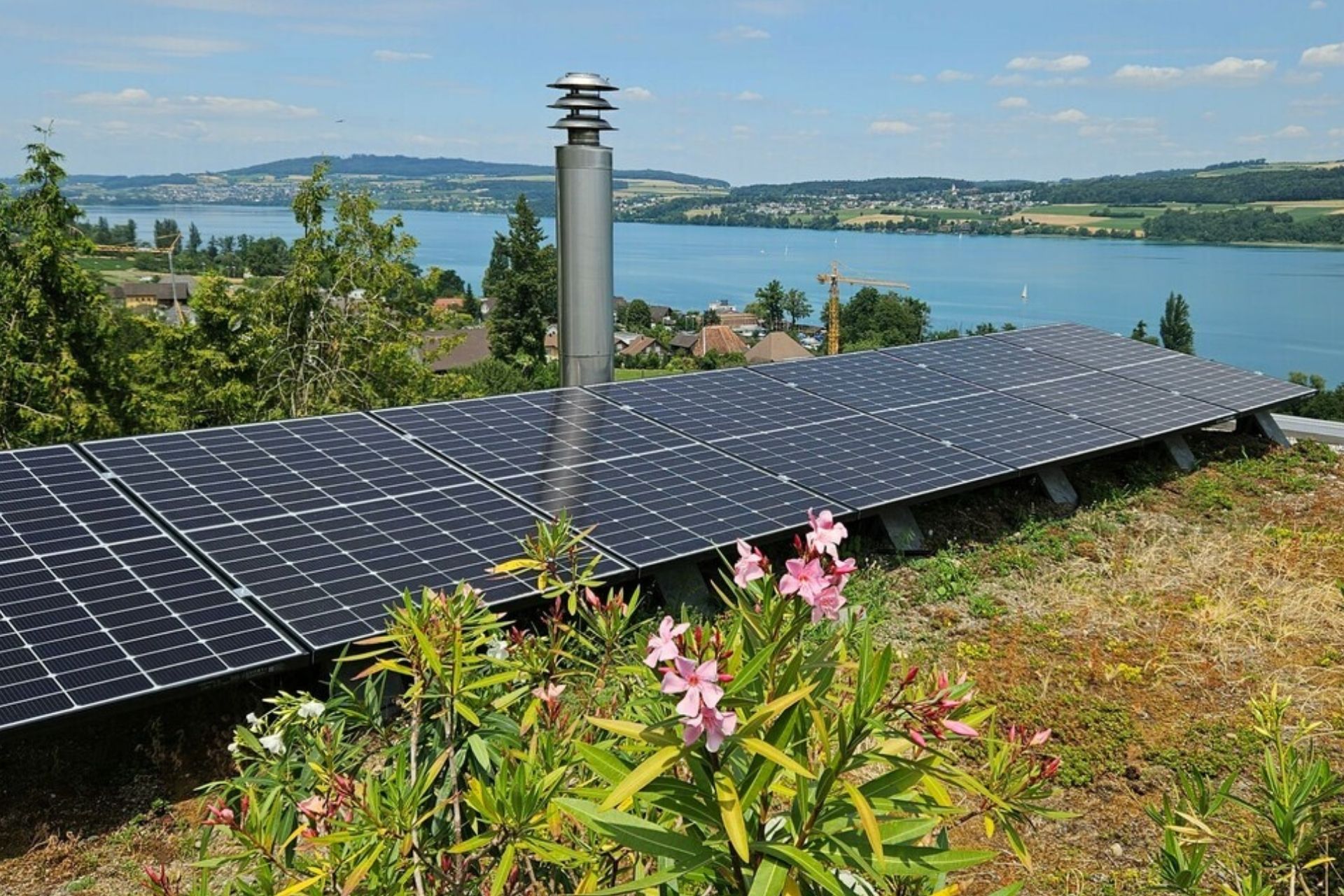 Lösungen für Solaranlagen – Steildach, Flachdach, Fassaden & Solargründach