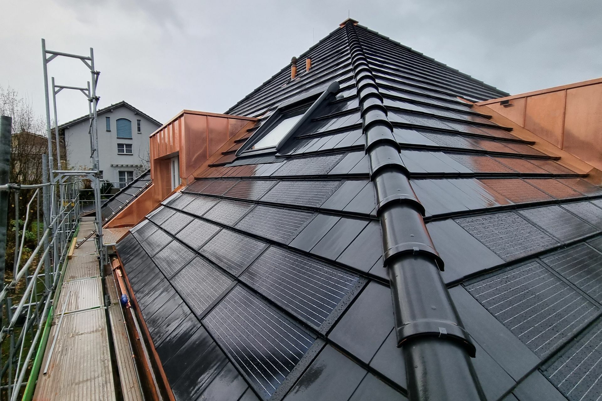 Indach-PV-Anlage in Villmergen (AG) – 24.67 kWp mit Batteriespeicher